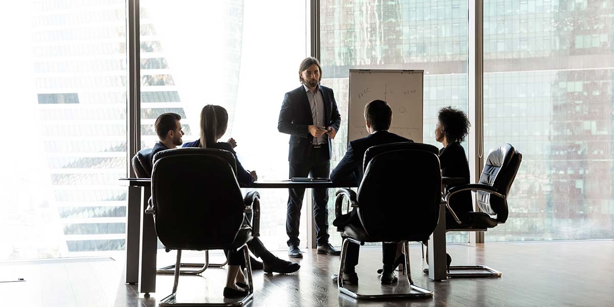 6 Ways to Improve Corporate Sales Training